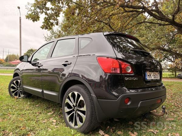 Nissan Qashqai 2010 Rīga vietnē Melns Nissan Qashqai 2010 Rīga, ar dzinēja tilpumu 2.00 L un nobraukumu 112 tūkst. km par 5800 €, foto 6 vietnē AUTOMOTO.COM.LV