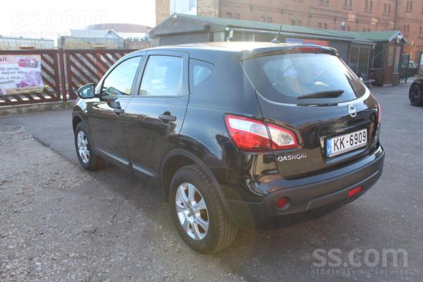 Melns Nissan Qashqai 2011 Liepāja, ar dzinēja tilpumu 1.60 L un nobraukumu 96 tūkst. km par 6500 €, foto 3 vietnē AUTOMOTO.COM.LV