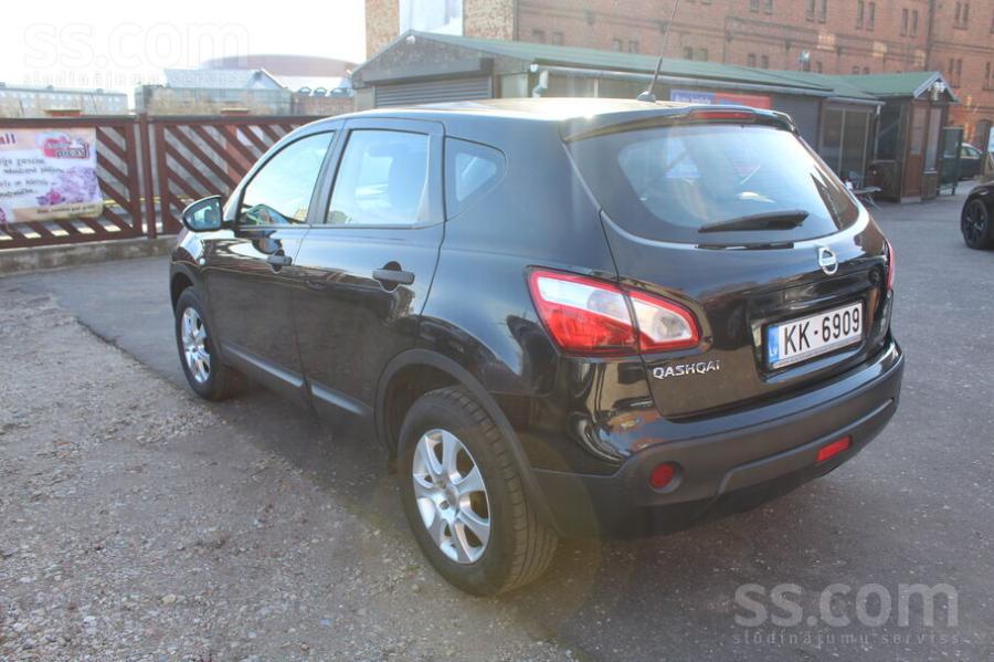 Melns Nissan Qashqai 2011 Liepāja, ar dzinēja tilpumu 1.60 L un nobraukumu 96 tūkst. km par 6500 €, foto 3 vietnē AUTOMOTO.COM.LV