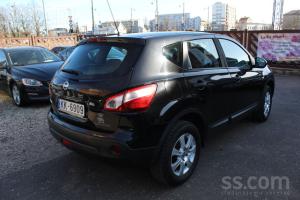 Melns Nissan Qashqai 2011 Liepāja, ar dzinēja tilpumu 1.60 L un nobraukumu 96 tūkst. km par 6500 €, foto 4 vietnē AUTOMOTO.COM.LV
