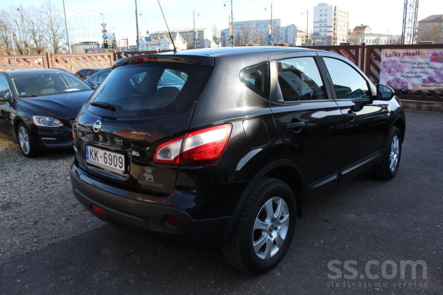 Melns Nissan Qashqai 2011 Liepāja, ar dzinēja tilpumu 1.60 L un nobraukumu 96 tūkst. km par 6500 €, foto 4 vietnē AUTOMOTO.COM.LV