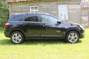 Black Nissan Qashqai 2011 in Riga, with an engine capacity of 2.00 L and mileage of 250 thousand km for 27800 €, photo 3 on AUTOMOTO.COM.LV