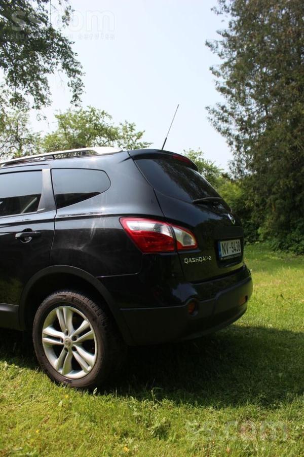 Black Nissan Qashqai 2011 in Riga, with an engine capacity of 2.00 L and mileage of 250 thousand km for 9900 €, photo 4 on AUTOMOTO.COM.LV