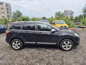 Black Nissan Qashqai 2011 in Riga, with an engine capacity of 2.00 L and mileage of 316 thousand km for 5490 €, photo 5 on AUTOMOTO.COM.LV