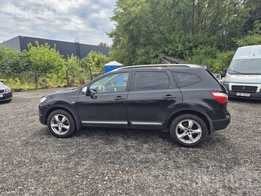 Black Nissan Qashqai 2011 in Riga, with an engine capacity of 2.00 L and mileage of 316 thousand km for 5490 €, photo 9 on AUTOMOTO.COM.LV