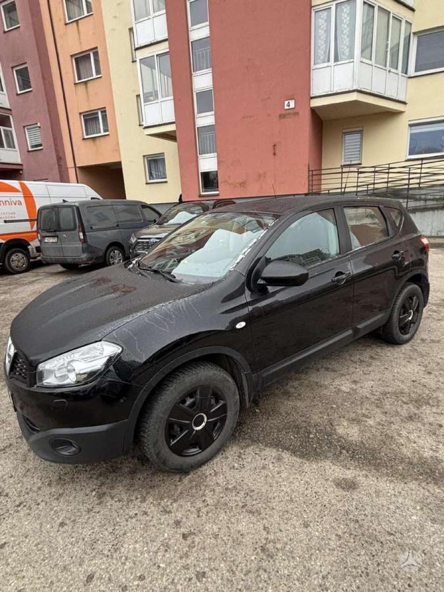 Melns Nissan Qashqai 2011 Viļņa, ar dzinēja tilpumu 1.60 L un nobraukumu 203 tūkst. km par 5100 €, foto 3 vietnē AUTOMOTO.COM.LV