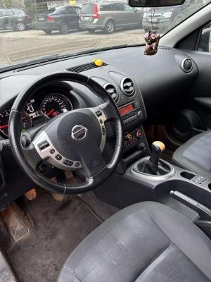 Melns Nissan Qashqai 2011 Viļņa, ar dzinēja tilpumu 1.60 L un nobraukumu 203 tūkst. km par 5100 €, foto 5 vietnē AUTOMOTO.COM.LV