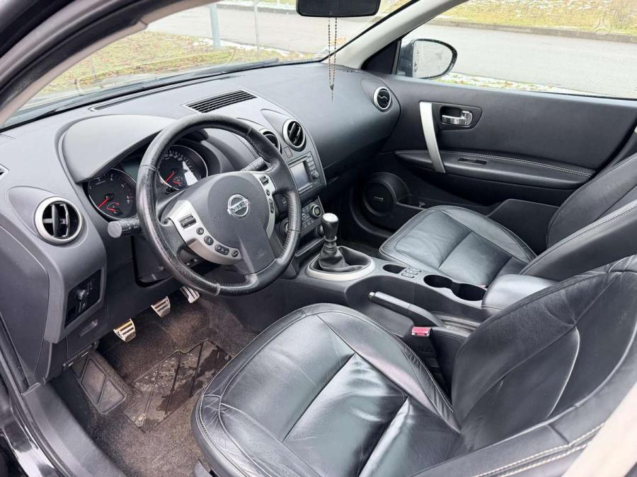 Melns Nissan Qashqai 2011 Tauragė, ar dzinēja tilpumu 1.46 L un nobraukumu 220 tūkst. km par 5499 €, foto 22 vietnē AUTOMOTO.COM.LV