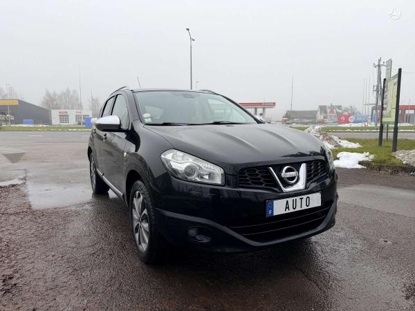 Black Nissan Qashqai 2011 in Taurage, with an engine capacity of 1.46 L and mileage of 220 thousand km for 5499 €, photo 1 on AUTOMOTO.COM.LV