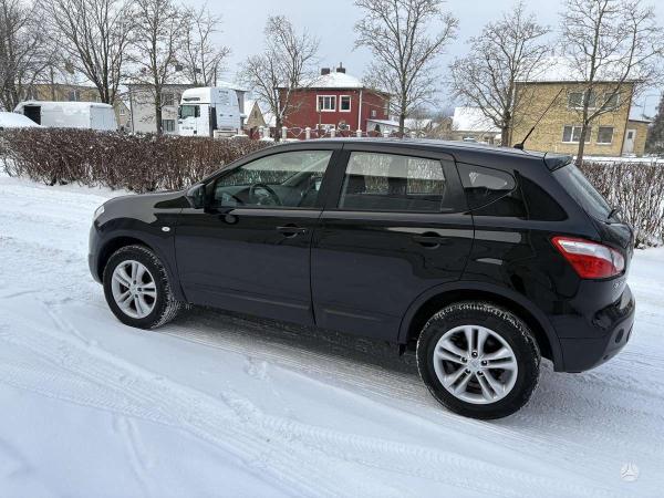 Melns Nissan Qashqai 2011 Kelmė, ar dzinēja tilpumu 2.00 L un nobraukumu 249 tūkst. km par 5300 €, foto 4 vietnē AUTOMOTO.COM.LV