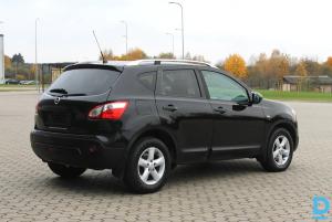Black Nissan Qashqai 2011 in Riga, with an engine capacity of 2.00 L and mileage of 188 thousand km for 5950 €, photo 2 on AUTOMOTO.COM.LV