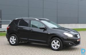 Black Nissan Qashqai 2011 in Riga, with an engine capacity of 2.00 L and mileage of 188 thousand km for 5950 €, photo 3 on AUTOMOTO.COM.LV