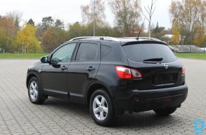 Black Nissan Qashqai 2011 in Riga, with an engine capacity of 2.00 L and mileage of 188 thousand km for 5950 €, photo 4 on AUTOMOTO.COM.LV