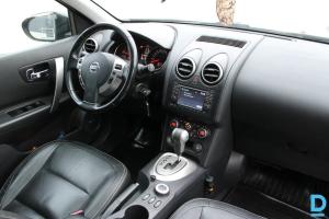Black Nissan Qashqai 2011 in Riga, with an engine capacity of 2.00 L and mileage of 188 thousand km for 5950 €, photo 8 on AUTOMOTO.COM.LV