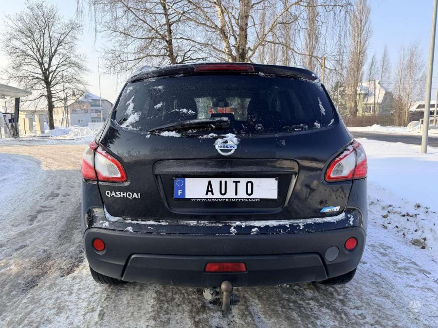 Black Nissan Qashqai 2011 in Taurage, with an engine capacity of 1.46 L and mileage of 220 thousand km for 5499 €, photo 11 on AUTOMOTO.COM.LV