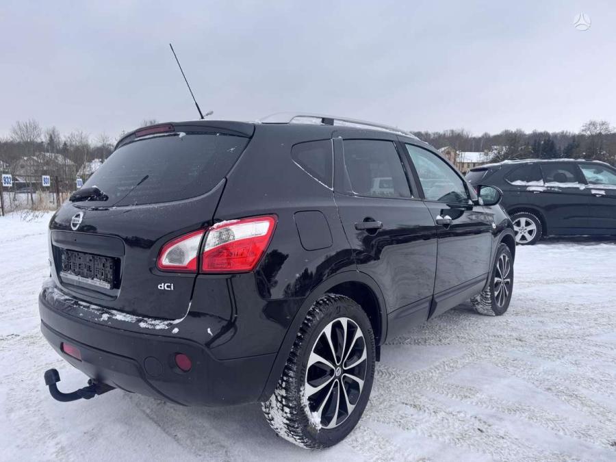 Melns Nissan Qashqai 2011 Alīta, ar dzinēja tilpumu 2.00 L un nobraukumu 270 tūkst. km par 5850 €, foto 9 vietnē AUTOMOTO.COM.LV