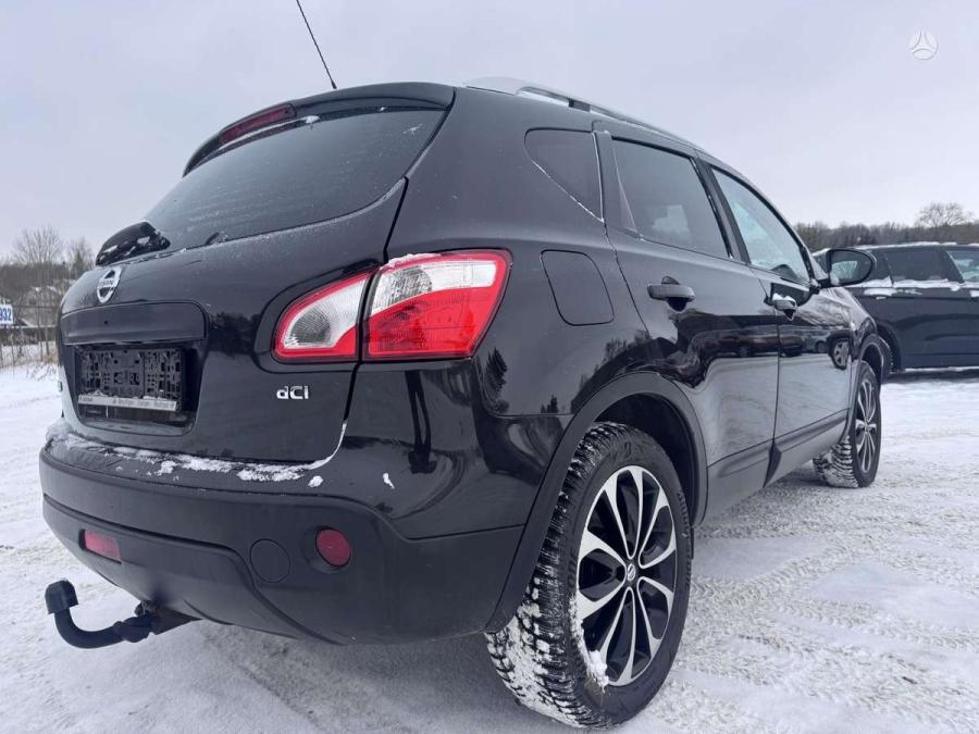 Melns Nissan Qashqai 2011 Alīta, ar dzinēja tilpumu 2.00 L un nobraukumu 270 tūkst. km par 5850 €, foto 11 vietnē AUTOMOTO.COM.LV
