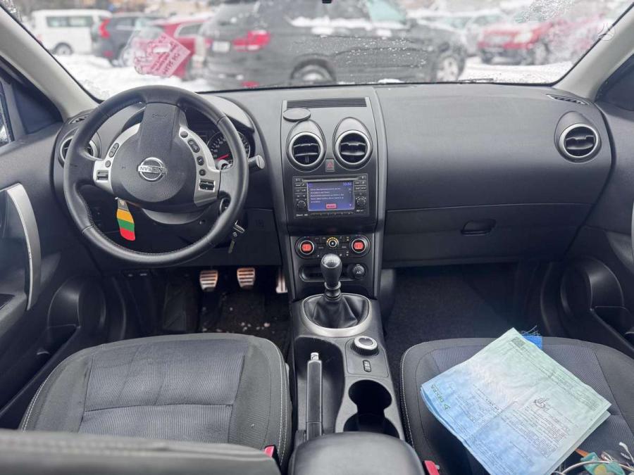 Melns Nissan Qashqai 2011 Alīta, ar dzinēja tilpumu 2.00 L un nobraukumu 270 tūkst. km par 5850 €, foto 13 vietnē AUTOMOTO.COM.LV