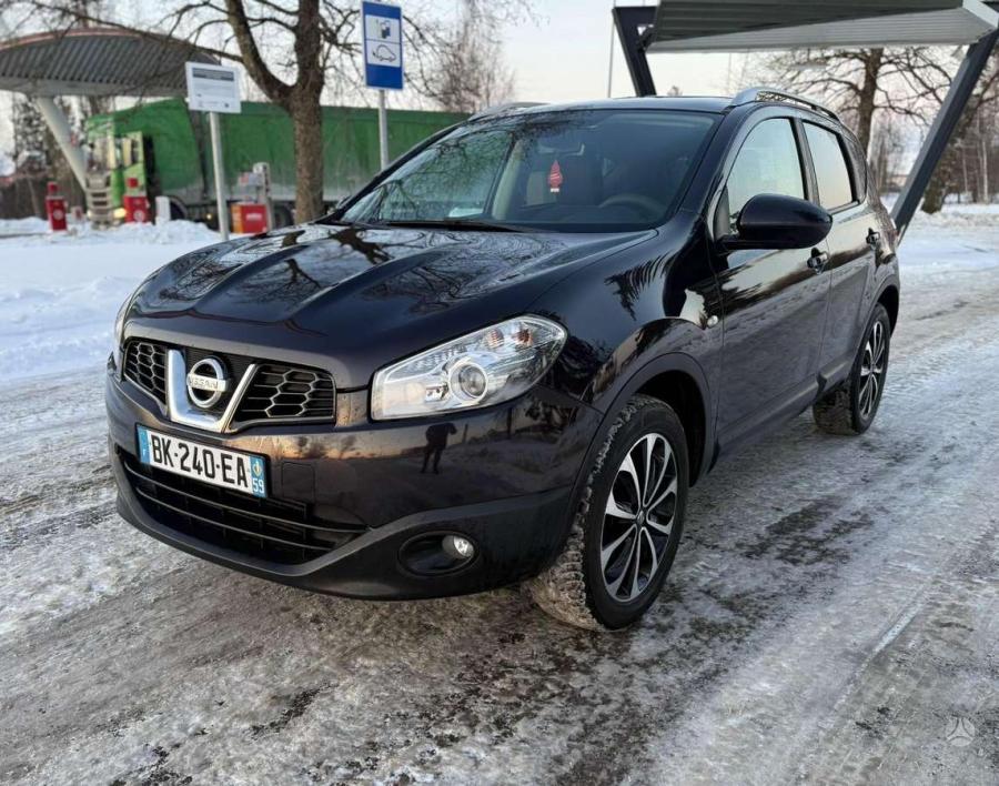 Black Nissan Qashqai 2011 in Taurage, with an engine capacity of 1.46 L and mileage of 289 thousand km for 3800 €, photo 1 on AUTOMOTO.COM.LV