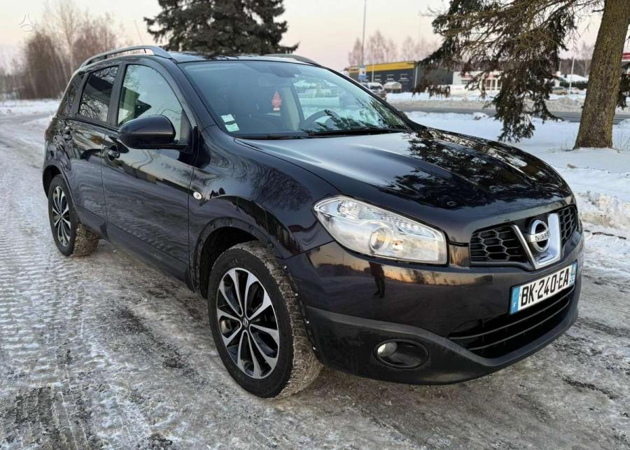 Black Nissan Qashqai 2011 in Taurage, with an engine capacity of 1.46 L and mileage of 289 thousand km for 3800 €, photo 2 on AUTOMOTO.COM.LV