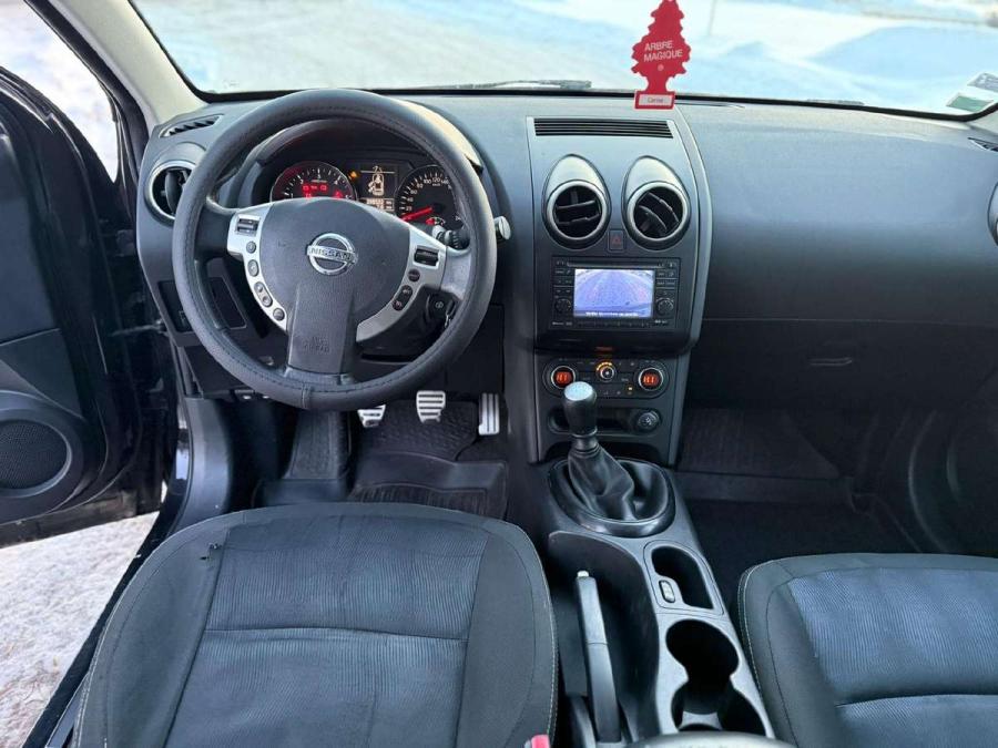 Black Nissan Qashqai 2011 in Taurage, with an engine capacity of 1.46 L and mileage of 289 thousand km for 3800 €, photo 5 on AUTOMOTO.COM.LV