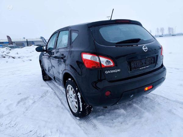 Black Nissan Qashqai 2011 in Marijampole, with an engine capacity of 2.00 L and mileage of 216 thousand km for 5000 €, photo 3 on AUTOMOTO.COM.LV