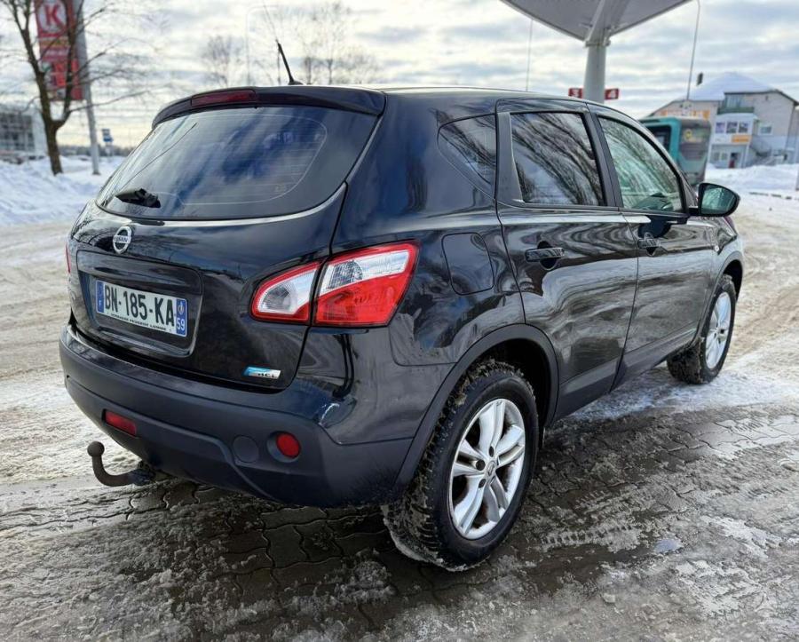 Melns Nissan Qashqai 2011 Tauragė, ar dzinēja tilpumu 1.46 L un nobraukumu 232 tūkst. km par 3900 €, foto 4 vietnē AUTOMOTO.COM.LV