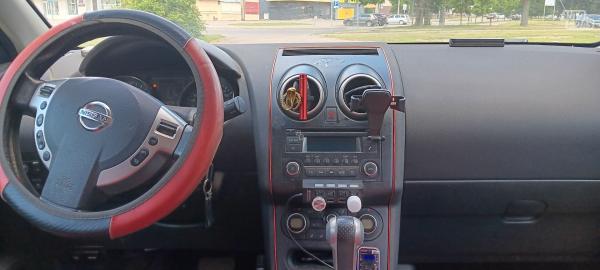 Black Nissan Qashqai 2011 in Vilnius, with an engine capacity of 2.00 L and mileage of 217 thousand km for 5450 €, photo 6 on AUTOMOTO.COM.LV