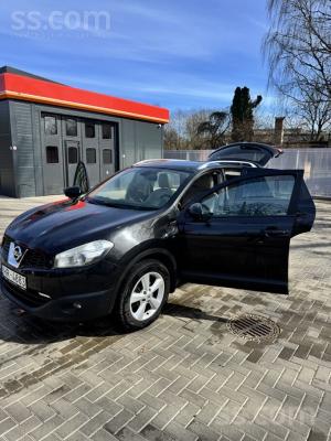 Black Nissan Qashqai 2011 in Riga, with an engine capacity of 2.00 L and mileage of 253 thousand km for 6000 €, photo  on AUTOMOTO.COM.LV