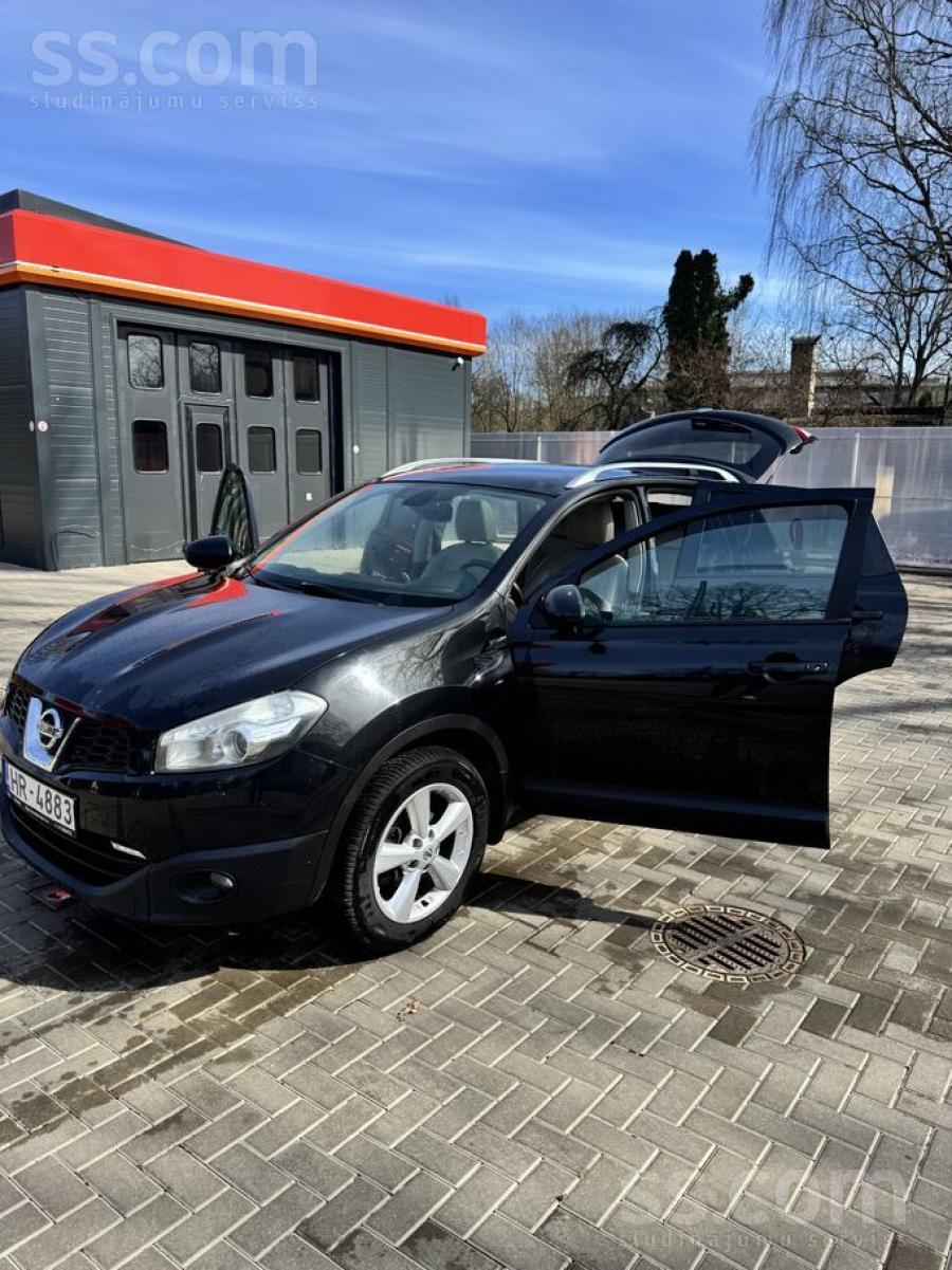 Black Nissan Qashqai 2011 in Riga, with an engine capacity of 2.00 L and mileage of 253 thousand km for 6000 €, photo 1 on AUTOMOTO.COM.LV