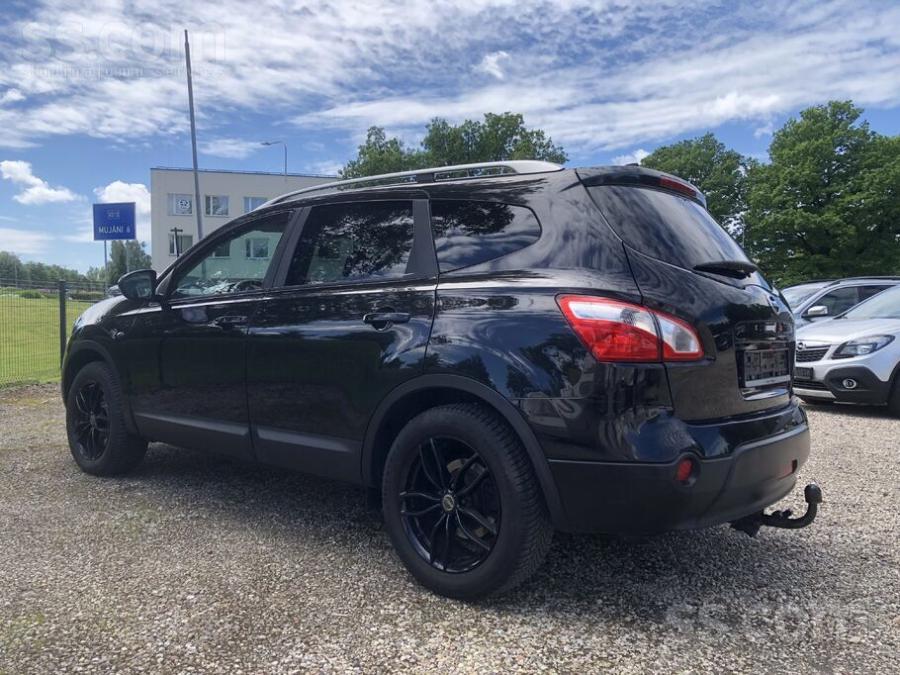 Melns Nissan Qashqai 2011 Valmiera, ar dzinēja tilpumu 2.00 L un nobraukumu 183 tūkst. km par 6690 €, foto 5 vietnē AUTOMOTO.COM.LV