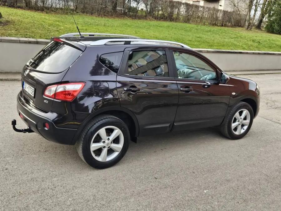 Melns Nissan Qashqai 2011 Jēkabpils, ar dzinēja tilpumu 2.00 L un nobraukumu 231 tūkst. km par 6790 €, foto 7 vietnē AUTOMOTO.COM.LV