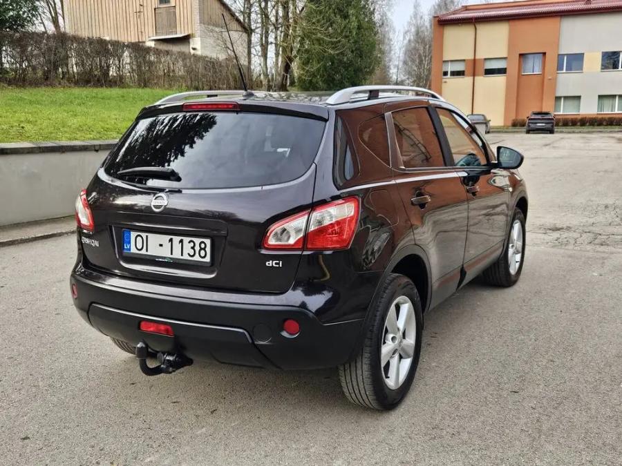 Melns Nissan Qashqai 2011 Jēkabpils, ar dzinēja tilpumu 2.00 L un nobraukumu 231 tūkst. km par 6790 €, foto 8 vietnē AUTOMOTO.COM.LV