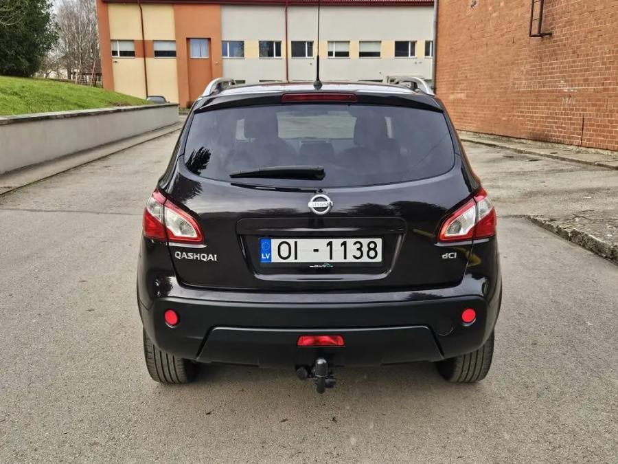 Melns Nissan Qashqai 2011 Jēkabpils, ar dzinēja tilpumu 2.00 L un nobraukumu 231 tūkst. km par 6790 €, foto 9 vietnē AUTOMOTO.COM.LV
