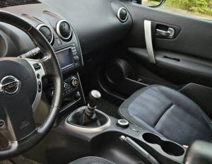 Melns Nissan Qashqai 2011 Jēkabpils, ar dzinēja tilpumu 2.00 L un nobraukumu 231 tūkst. km par 6790 €, foto 14 vietnē AUTOMOTO.COM.LV