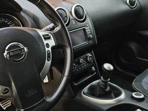 Melns Nissan Qashqai 2011 Jēkabpils, ar dzinēja tilpumu 2.00 L un nobraukumu 231 tūkst. km par 6790 €, foto 21 vietnē AUTOMOTO.COM.LV