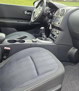 Melns Nissan Qashqai 2011 Jēkabpils, ar dzinēja tilpumu 2.00 L un nobraukumu 231 tūkst. km par 6790 €, foto 27 vietnē AUTOMOTO.COM.LV