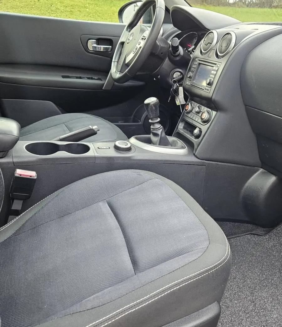 Melns Nissan Qashqai 2011 Jēkabpils, ar dzinēja tilpumu 2.00 L un nobraukumu 231 tūkst. km par 6790 €, foto 27 vietnē AUTOMOTO.COM.LV