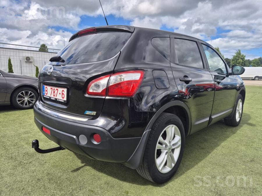 Black Nissan Qashqai 2011 in Liepaja, with an engine capacity of 1.50 L and mileage of 254 thousand km for 5700 €, photo 6 on AUTOMOTO.COM.LV