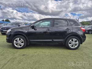 Black Nissan Qashqai 2011 in Liepaja, with an engine capacity of 1.50 L and mileage of 254 thousand km for 5700 €, photo 9 on AUTOMOTO.COM.LV