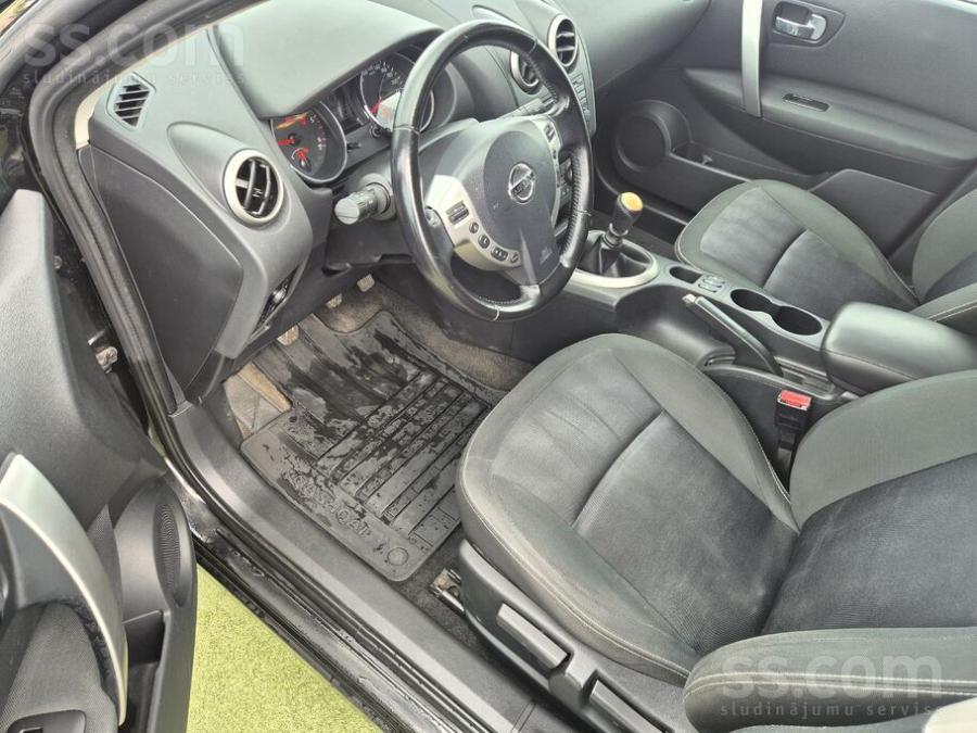 Black Nissan Qashqai 2011 in Liepaja, with an engine capacity of 1.50 L and mileage of 254 thousand km for 5700 €, photo 10 on AUTOMOTO.COM.LV