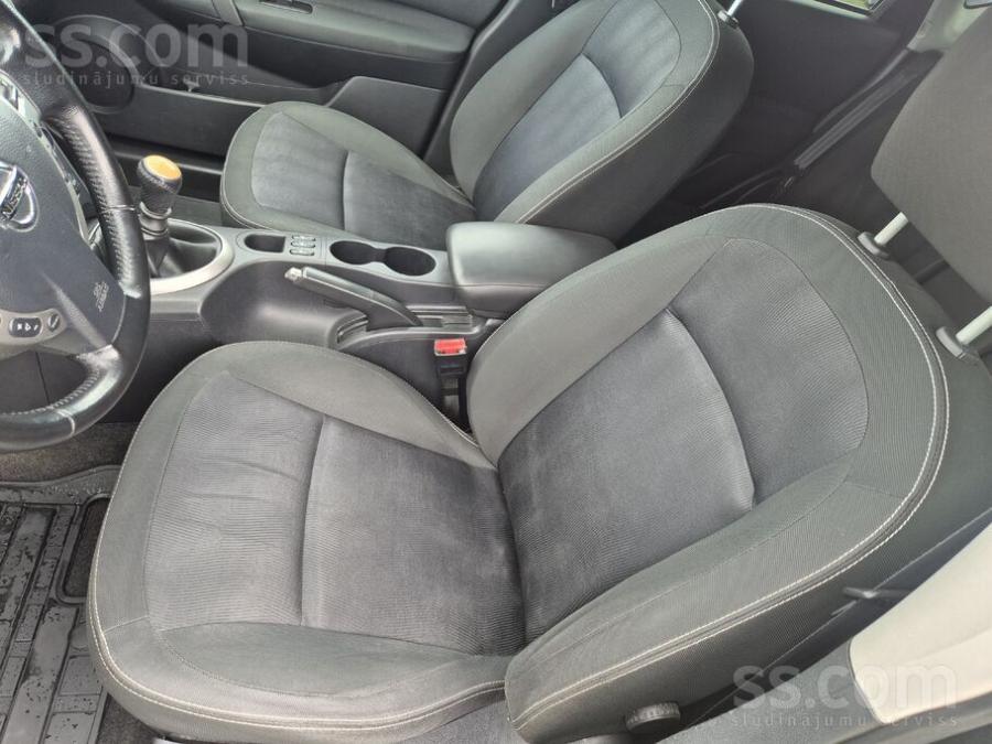 Black Nissan Qashqai 2011 in Liepaja, with an engine capacity of 1.50 L and mileage of 254 thousand km for 5700 €, photo 11 on AUTOMOTO.COM.LV