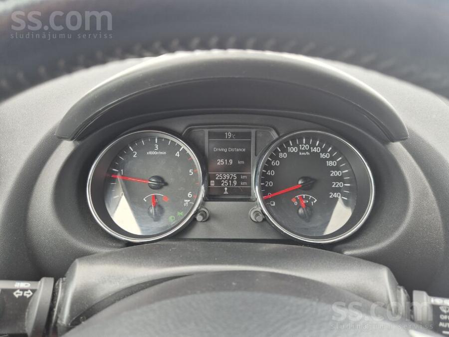 Black Nissan Qashqai 2011 in Liepaja, with an engine capacity of 1.50 L and mileage of 254 thousand km for 5700 €, photo 12 on AUTOMOTO.COM.LV