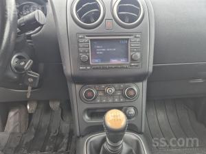 Black Nissan Qashqai 2011 in Liepaja, with an engine capacity of 1.50 L and mileage of 254 thousand km for 5700 €, photo 13 on AUTOMOTO.COM.LV
