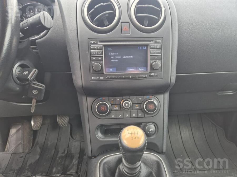 Black Nissan Qashqai 2011 in Liepaja, with an engine capacity of 1.50 L and mileage of 254 thousand km for 5700 €, photo 13 on AUTOMOTO.COM.LV