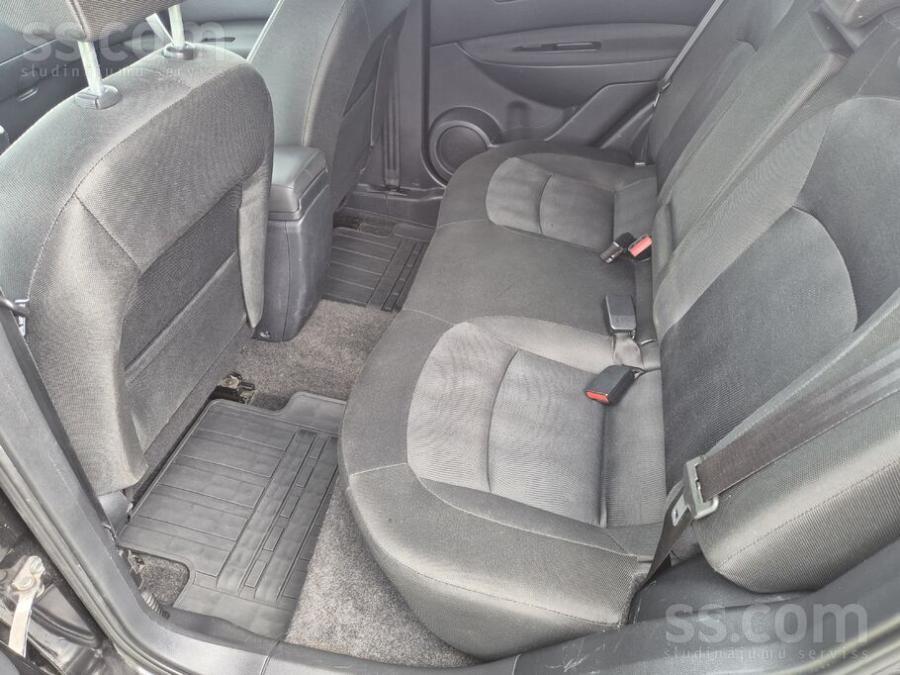 Black Nissan Qashqai 2011 in Liepaja, with an engine capacity of 1.50 L and mileage of 254 thousand km for 5700 €, photo 16 on AUTOMOTO.COM.LV