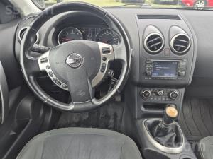 Black Nissan Qashqai 2011 in Liepaja, with an engine capacity of 1.50 L and mileage of 254 thousand km for 5700 €, photo 17 on AUTOMOTO.COM.LV