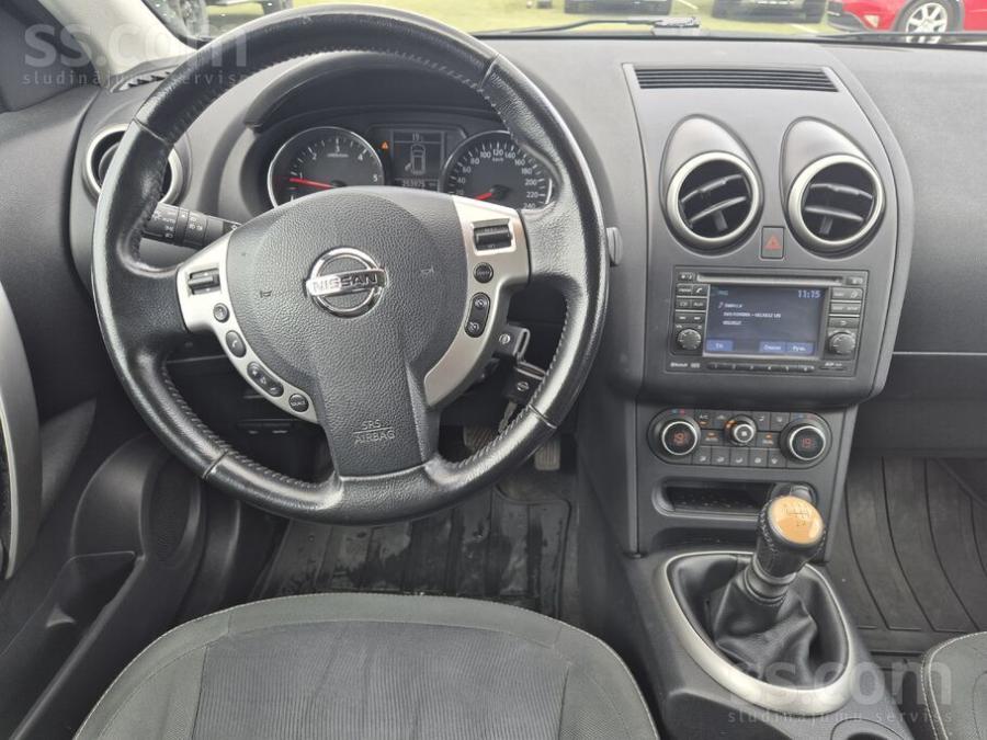 Black Nissan Qashqai 2011 in Liepaja, with an engine capacity of 1.50 L and mileage of 254 thousand km for 5700 €, photo 17 on AUTOMOTO.COM.LV
