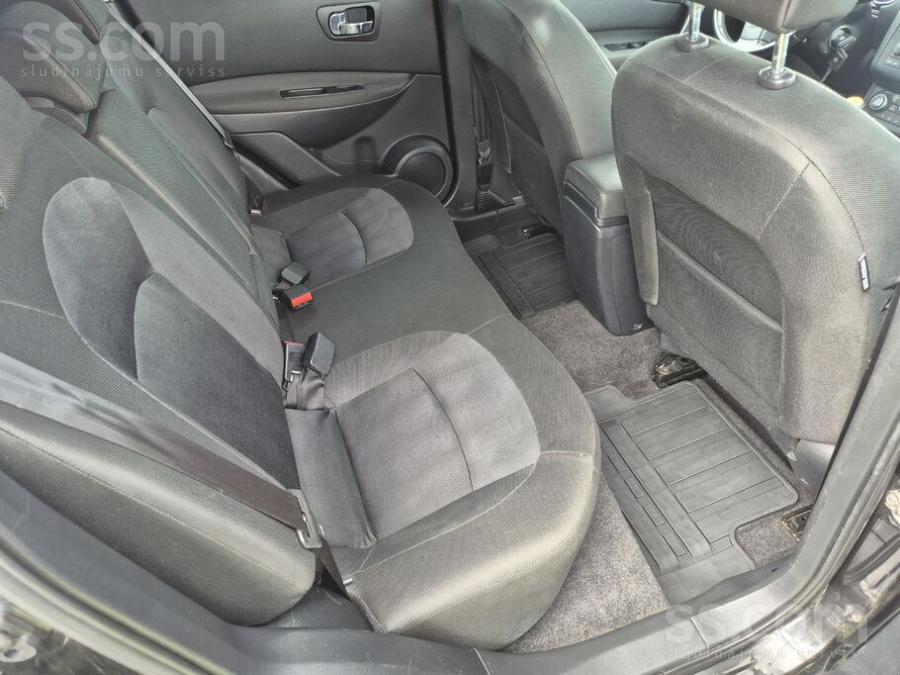 Black Nissan Qashqai 2011 in Liepaja, with an engine capacity of 1.50 L and mileage of 254 thousand km for 5700 €, photo 18 on AUTOMOTO.COM.LV