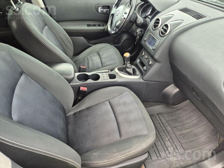Black Nissan Qashqai 2011 in Liepaja, with an engine capacity of 1.50 L and mileage of 254 thousand km for 5700 €, photo 19 on AUTOMOTO.COM.LV
